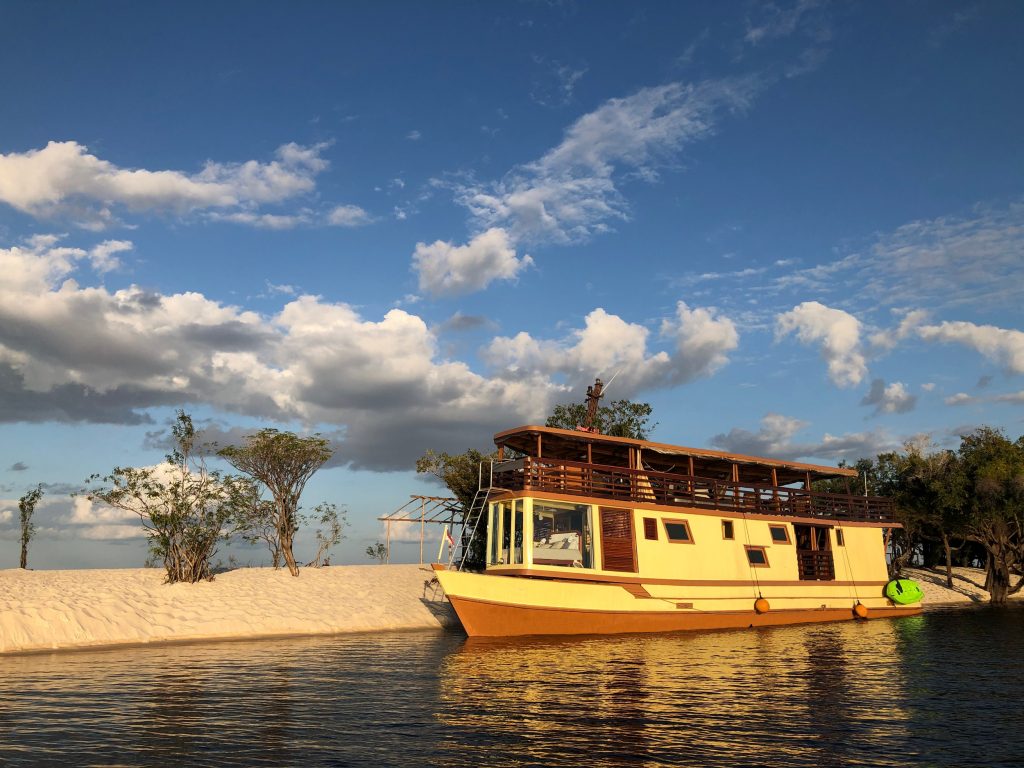 Amazon Odyssey Boat - Trip Brazil Travel Agency in São Paulo